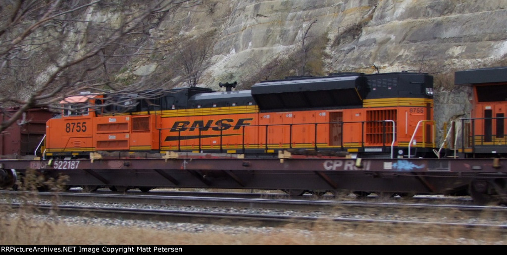 BNSF 8755